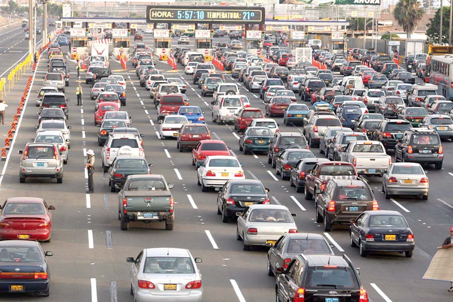 170 mil vehículos se van de Lima por fin de año - El Men