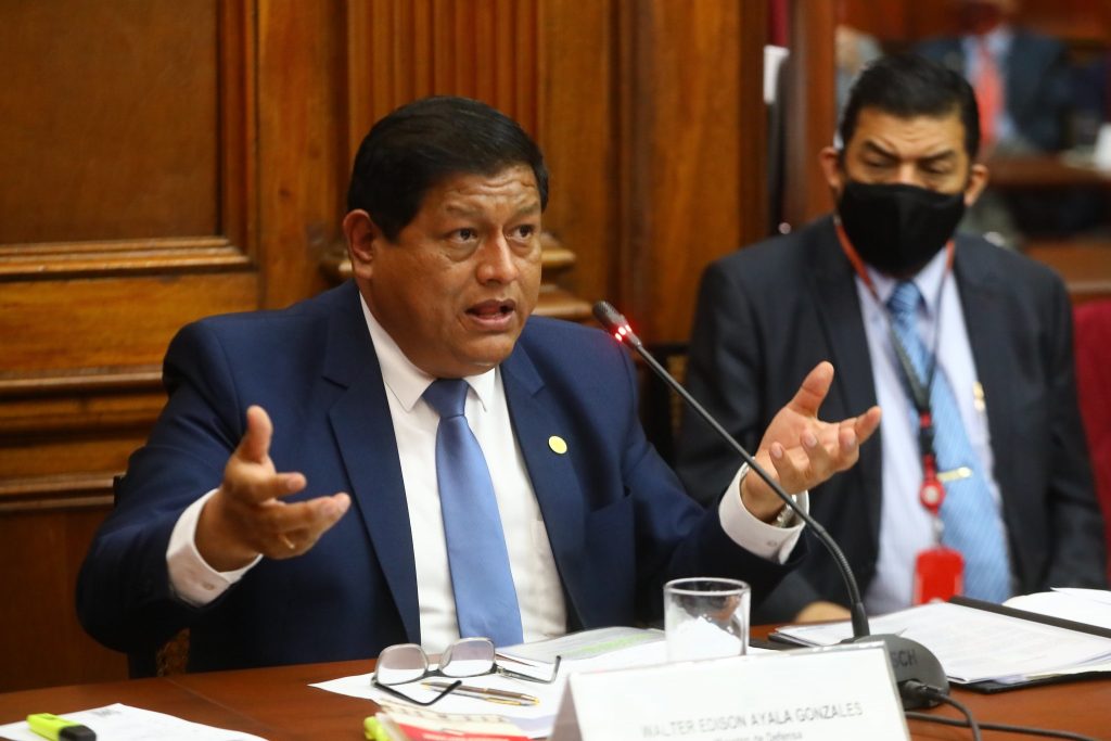 ¡Cara dura! Walter Ayala se ríe de allanamiento - El Men