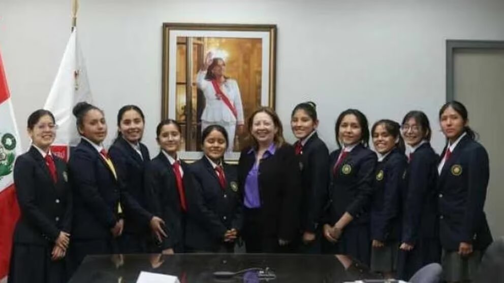 Tres estudiantes con sueños diferentes compartirán una experiencia ...