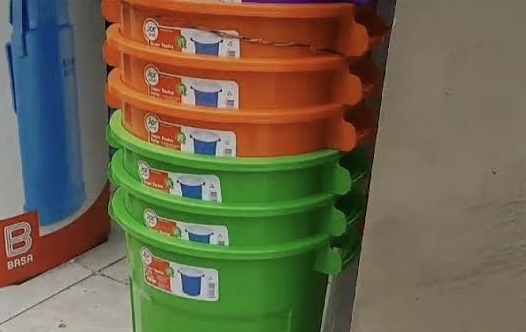 Población agota los baldes para almacenar agua tras anuncio de corte ...