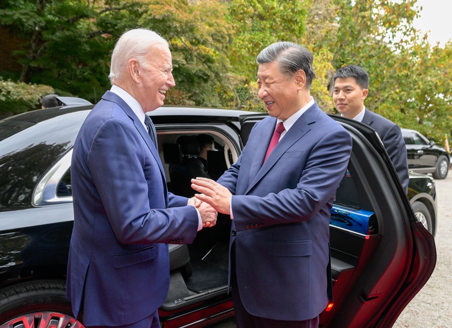 Xi Jingping se saluda con Biden - El Men
