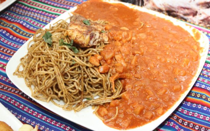 ¡A comer carapulcra con tu rica sopa seca! - El Men