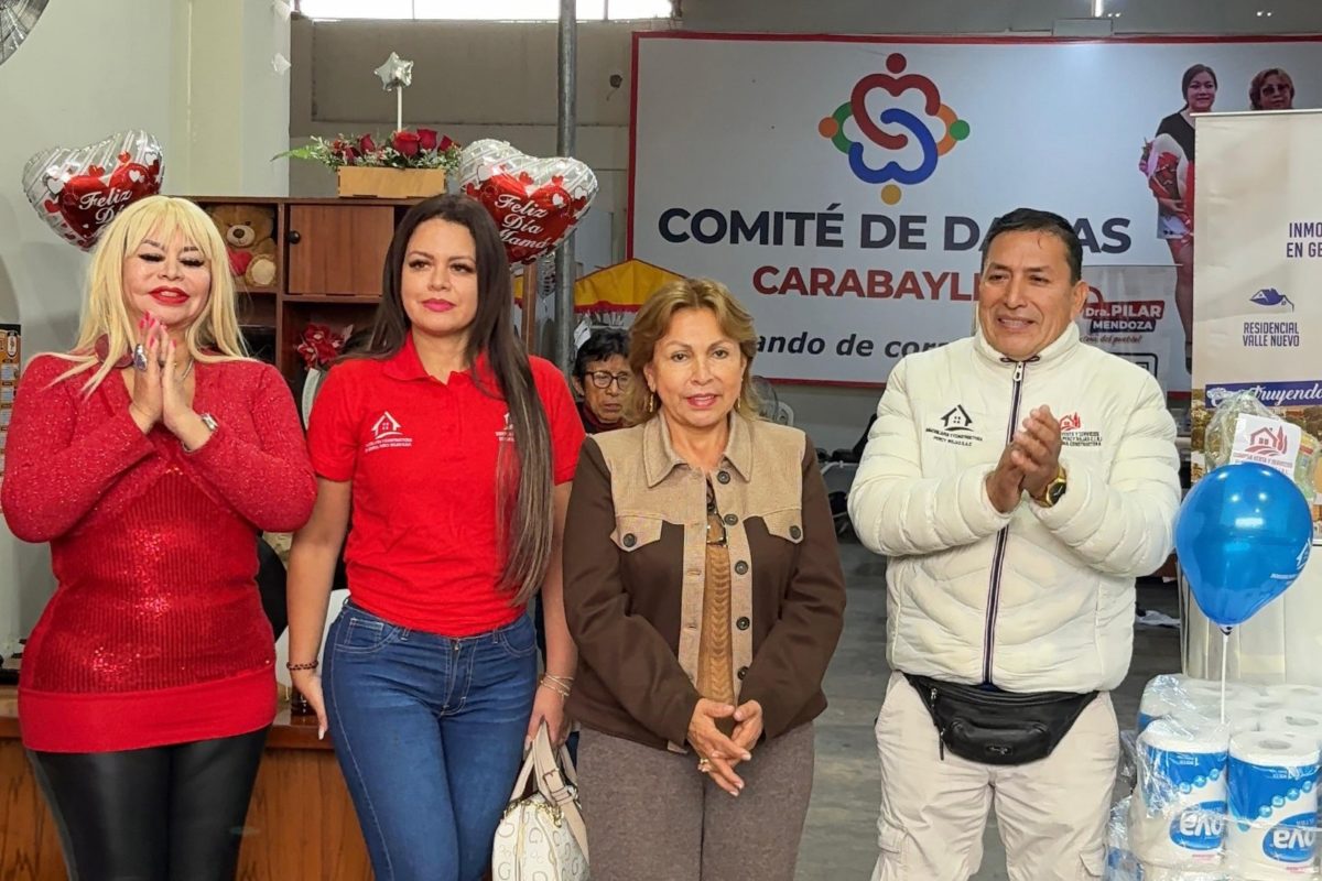 Susy Diaz y Florcita Polo junto al empresario Percy Rojas demuestran su ...