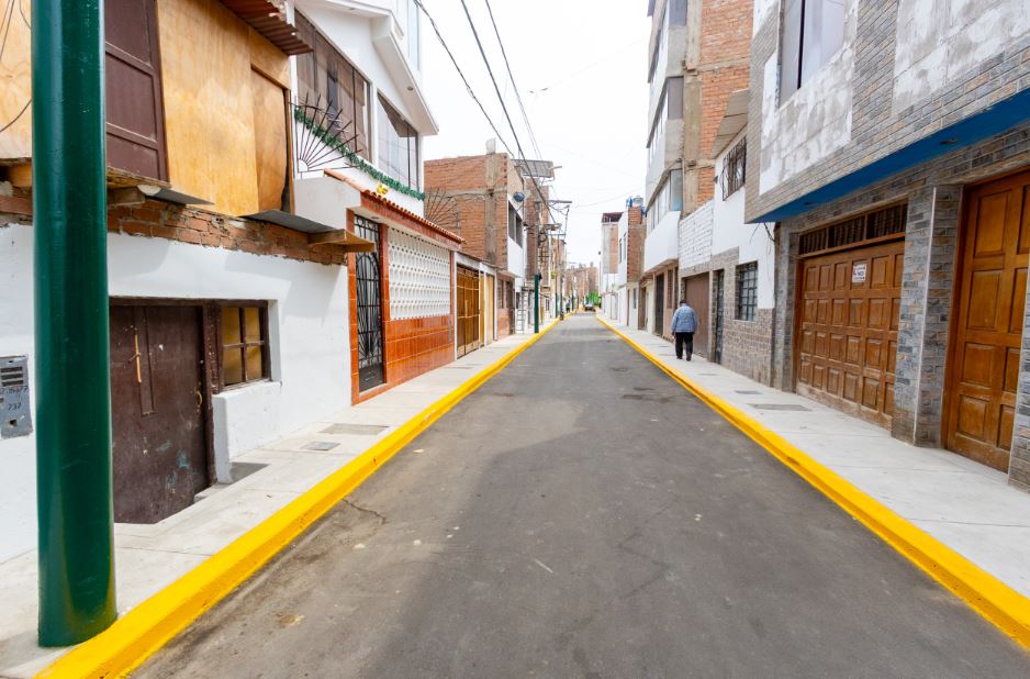 Surco renueva calle de A.H. José María Eguren